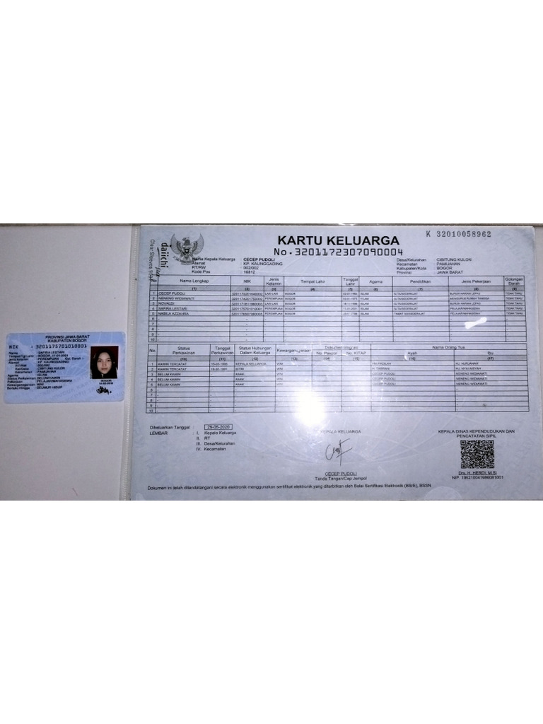 KTP Dan Kartu Keluarga Safira Lestari | PDF