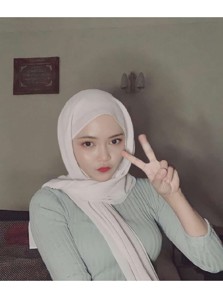 PAP-cewek-hijab-selife-di-dalam-kar-os-mau-ke-kampus-819x1024 | PDF