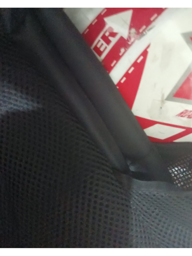 Pemasangan Skin Berwarna Hitam Pada Media Bertekstur | PDF