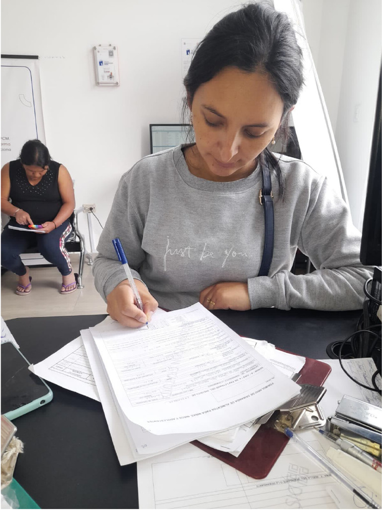 Foto de La Demandante y Llenado de Formulario. | PDF