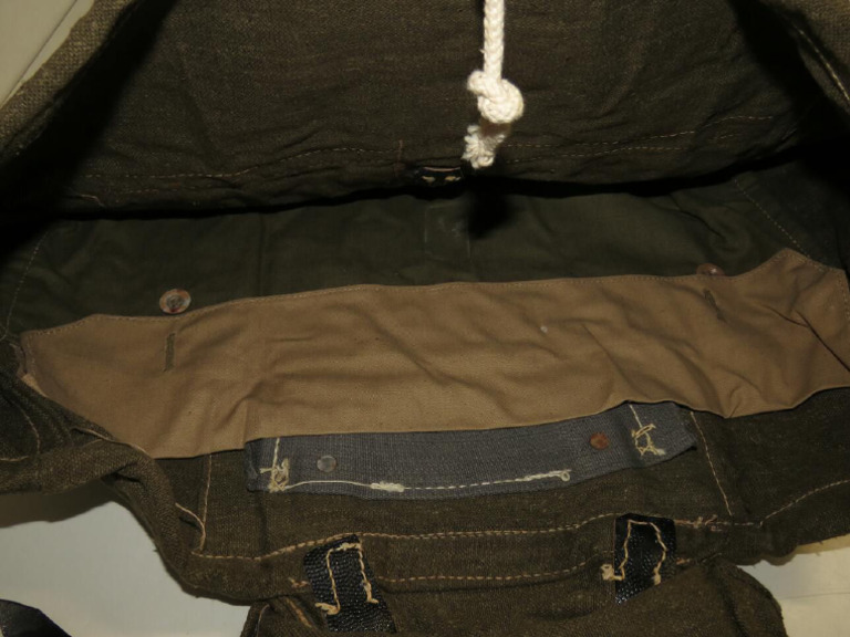 wehrmacht-waffen-ss-backpack-mint-unmarked-10969-6 | PDF