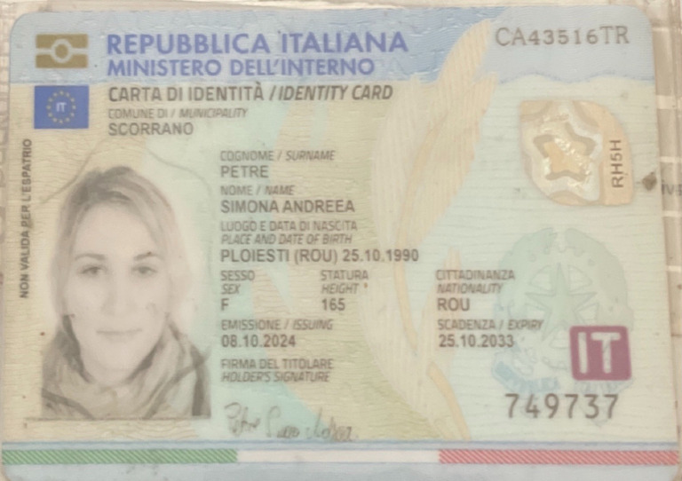 CARTA DI IDENTITÀ - Simona Andreea Petre | PDF