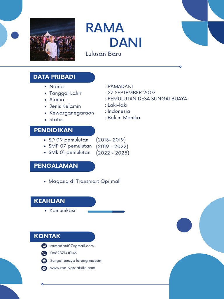 Biru Modern Memphis Lulusan Baru CV Resume Riwayat Hidup - 20250210 - 082845 - 0000 | PDF