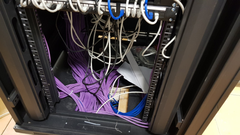 SR - Rack 1 - 42U (Bottom of Rack) | PDF