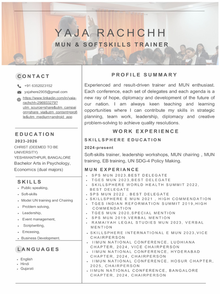 Minimalist White and Grey Professional Resume | PDF