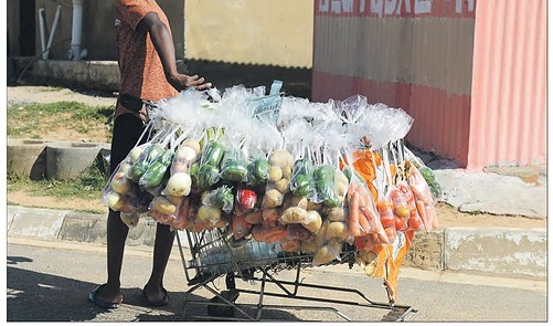 ‘Gee Meer Ag Op Die Informele Sektor’ - Rapport | Everand