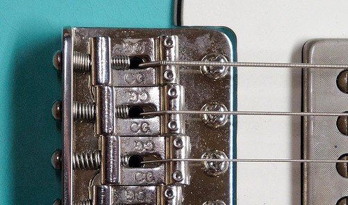 Setting Up Strat Tremolo Screws - Australian Guitar | Everand