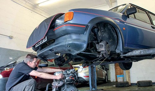 How To Remove An Engine - Classic Ford | Everand