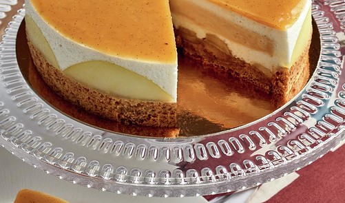 Royal Jubilee Apple Celebration Cake - Baking Heaven | Everand