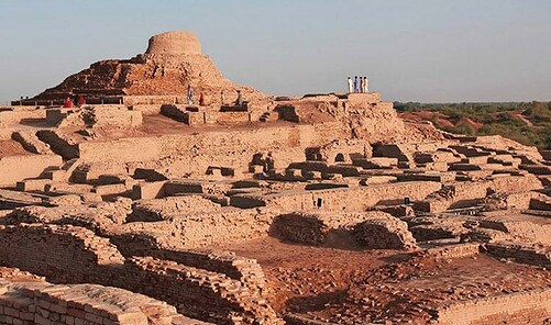Mohenjo-daro’s Buddhist Past - ARCHAEOLOGY | Everand