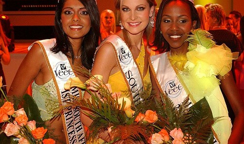 A Legacy Of Light: Remembering Dhiveja - Post South Africa | Everand