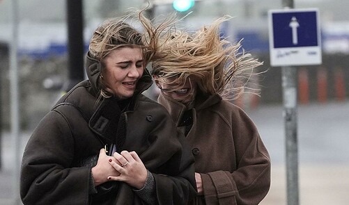 Tens Of Thousands Without Power As Storm Ashley Sweeps Across Island Of Ireland - Evening ...